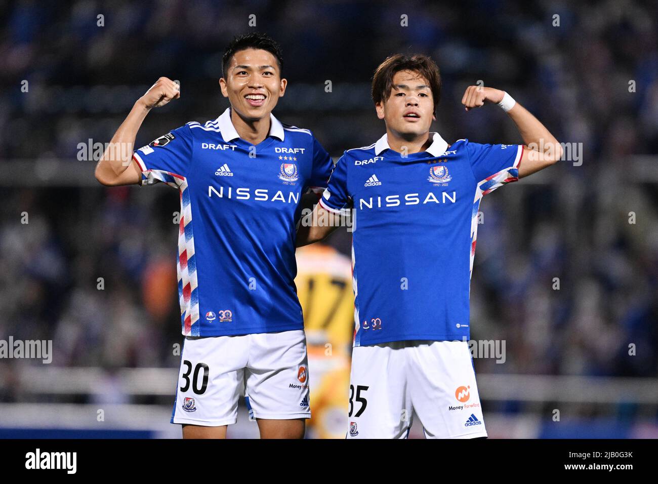 NHK Spring Mitsuzawa Football Stadium, Kanagawa, Japan. 1.. Juni 2022. (L-R) Takuma Nishimura ...