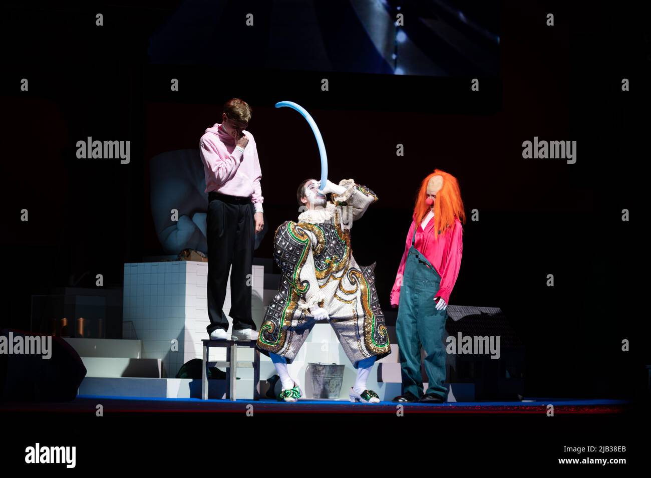 Hamburg, Deutschland. 03. März 2022. Die Schauspieler Paul Behren (l-r ...