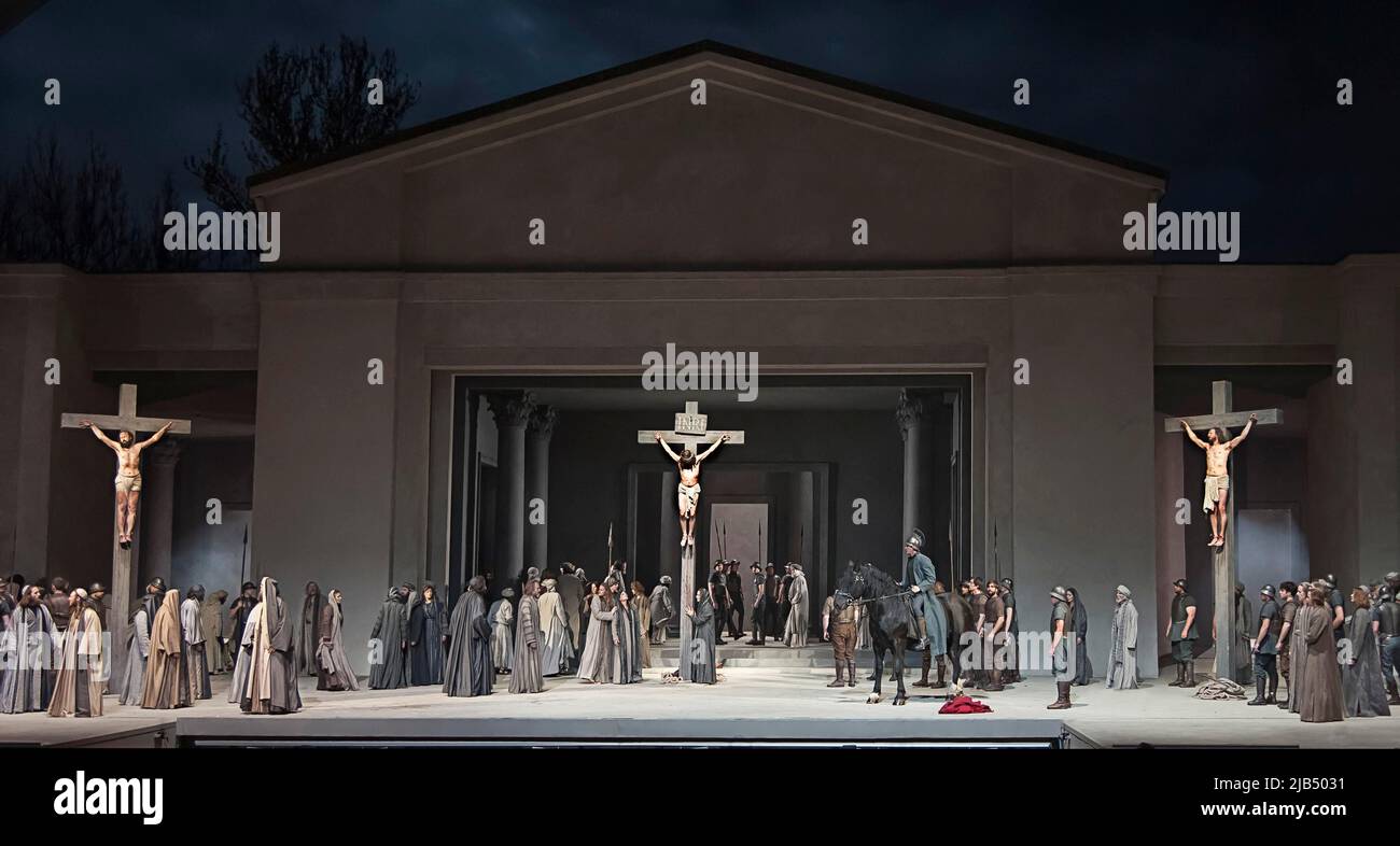 Passionsspiel Oberammergau 2022, Gekreuzigte Jesus und die Verbrecher ...