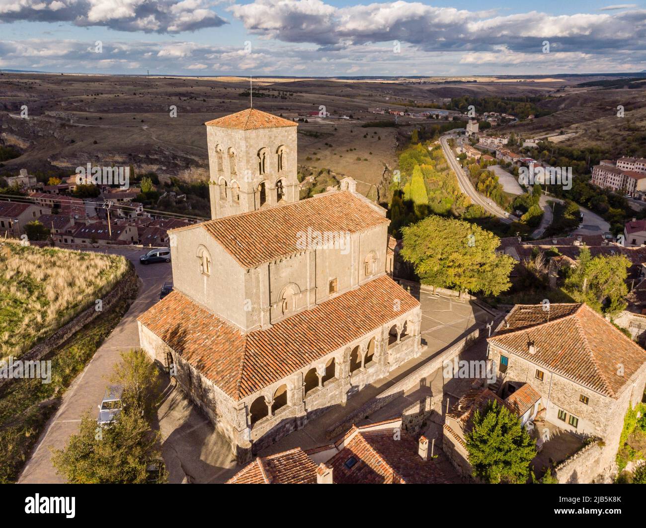 Romanesque structure -Fotos und -Bildmaterial in hoher Auflösung – Alamy