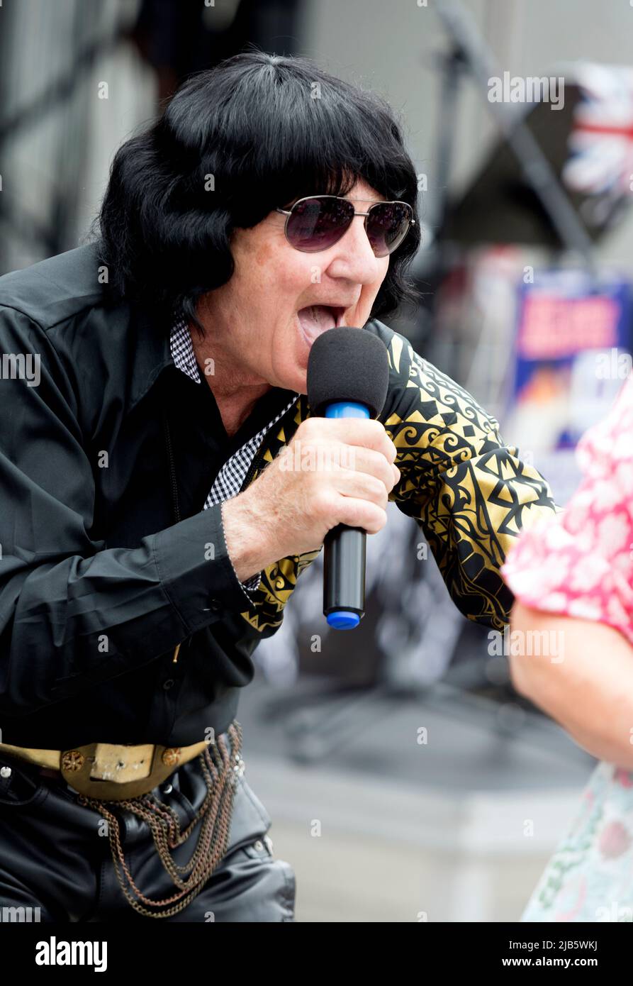 Elvis presley imitator -Fotos und -Bildmaterial in hoher Auflösung – Alamy