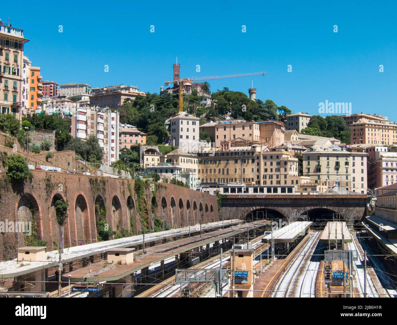 Genua station -Fotos und -Bildmaterial in hoher Auflösung – Alamy