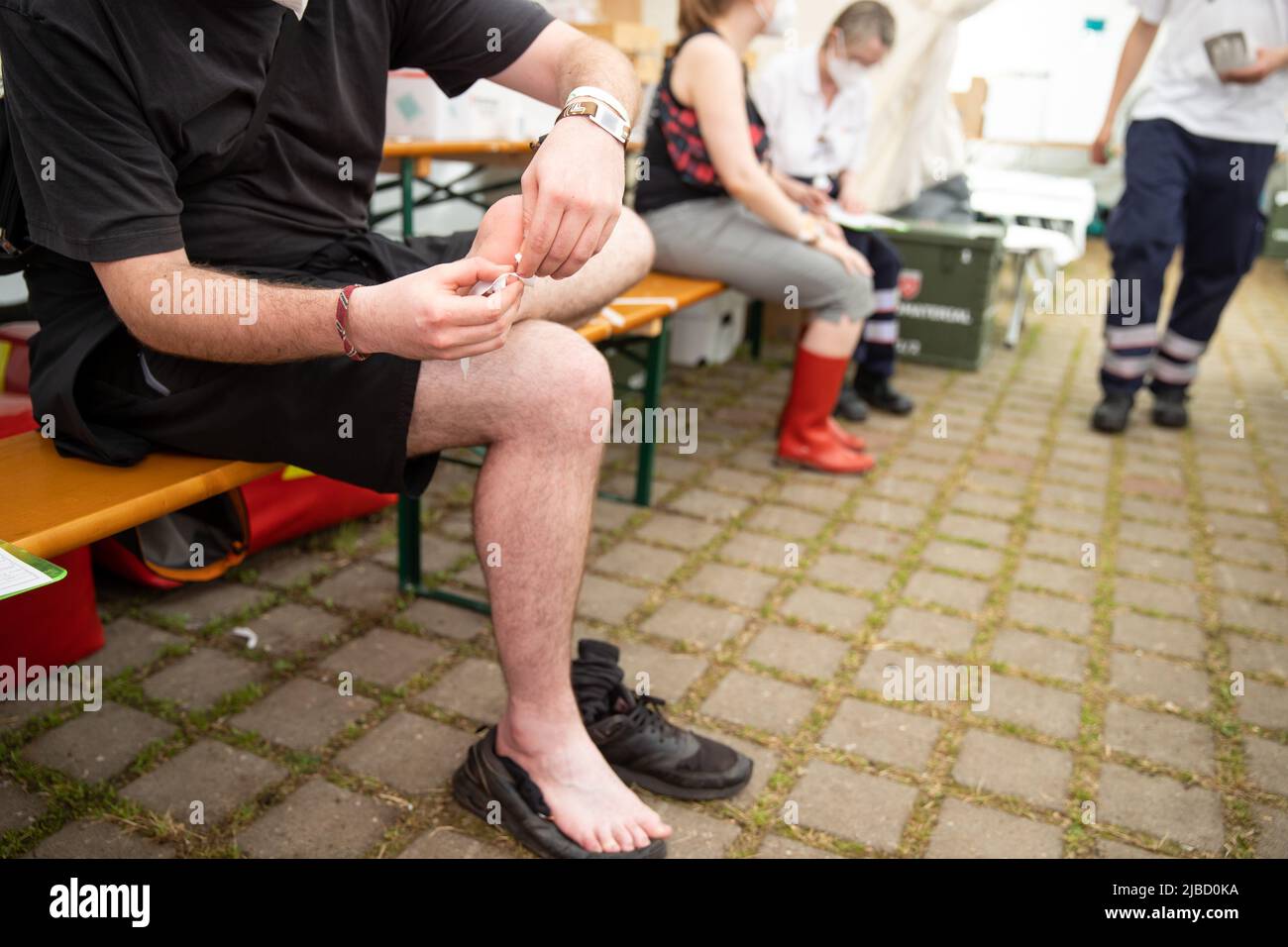 05. Juni 2022, Bayern, Nürnberg: Ein Besucher des Open-Air-Festivals ...