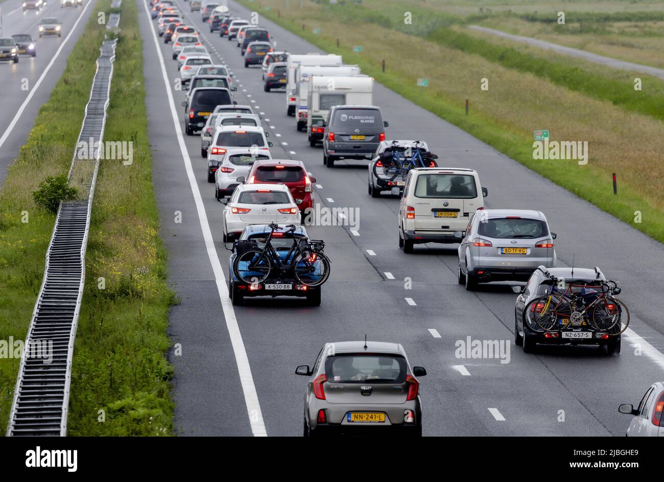 2022-06-06 16:08:28 PUTTEN - Massen auf der Autobahn A28 wegen ...