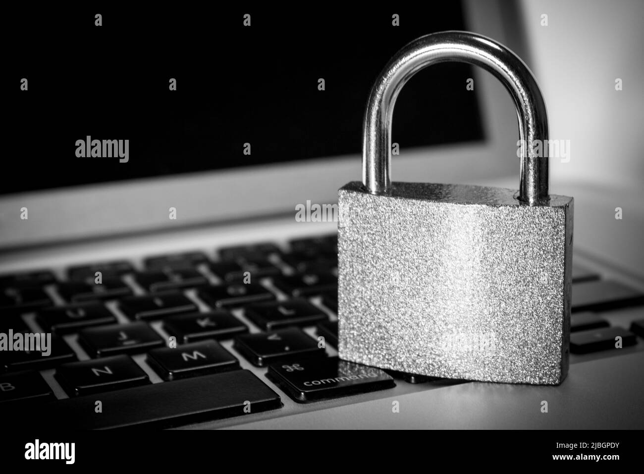 Laptop sicherheit Schwarzweiß-Stockfotos und -bilder - Alamy