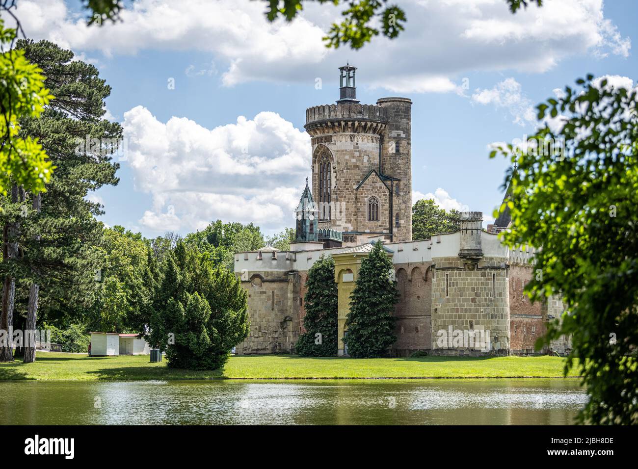 Die Schlösser von Laxenburg befinden sich in der Gemeinde Laxenburg in ...