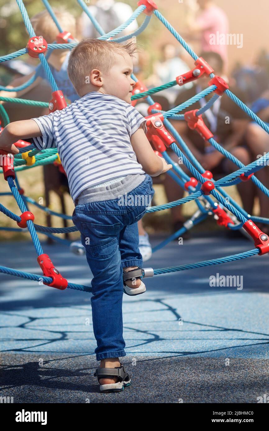Aktive freizeit mit kindern -Fotos und -Bildmaterial in hoher Auflösung ...