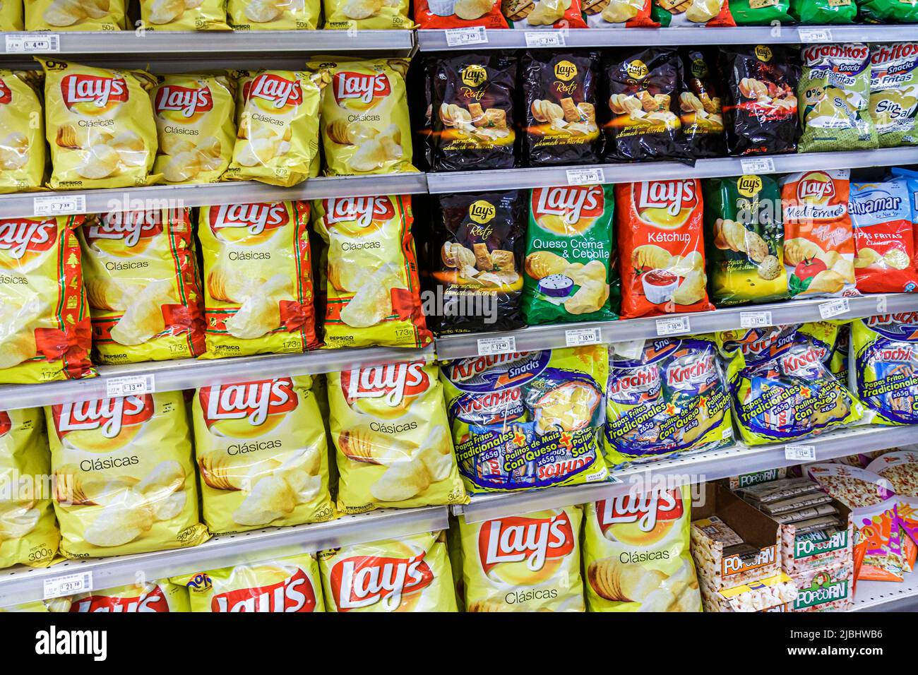 Lays chips display -Fotos und -Bildmaterial in hoher Auflösung – Alamy
