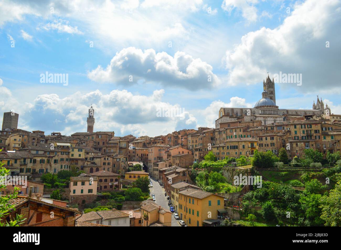 Paisaje de siena -Fotos und -Bildmaterial in hoher Auflösung – Alamy