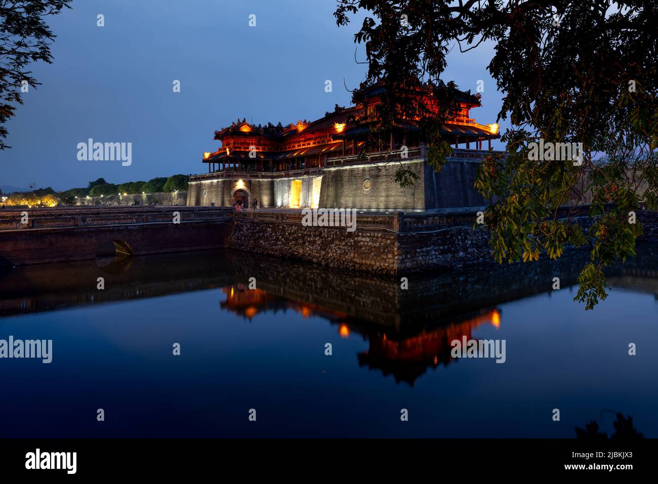 Noon gate -Fotos und -Bildmaterial in hoher Auflösung – Alamy