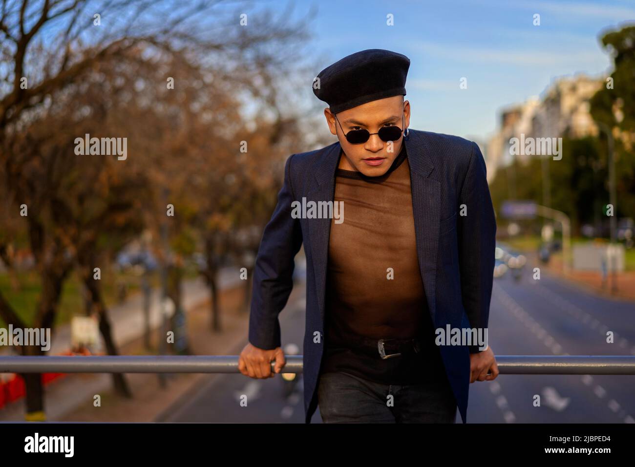 Homosexueller latino mann -Fotos und -Bildmaterial in hoher Auflösung ...