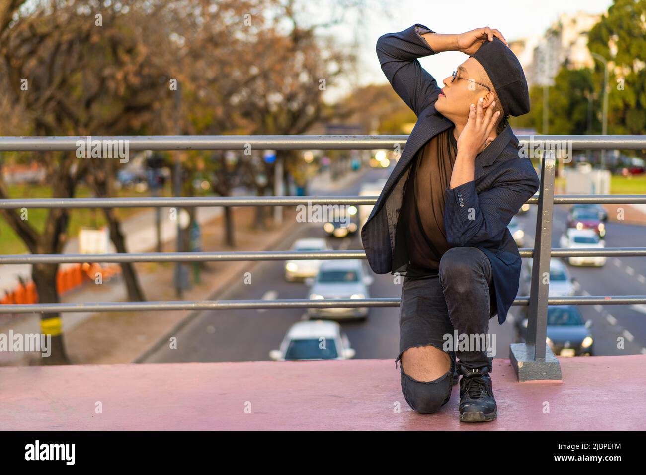 Homosexueller latino mann -Fotos und -Bildmaterial in hoher Auflösung ...