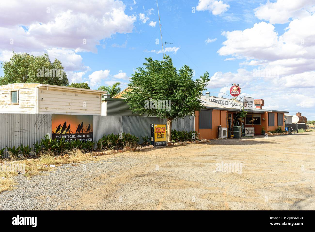 Das Little Topar Roadhouse am Barrier Highway im Outback von New South ...