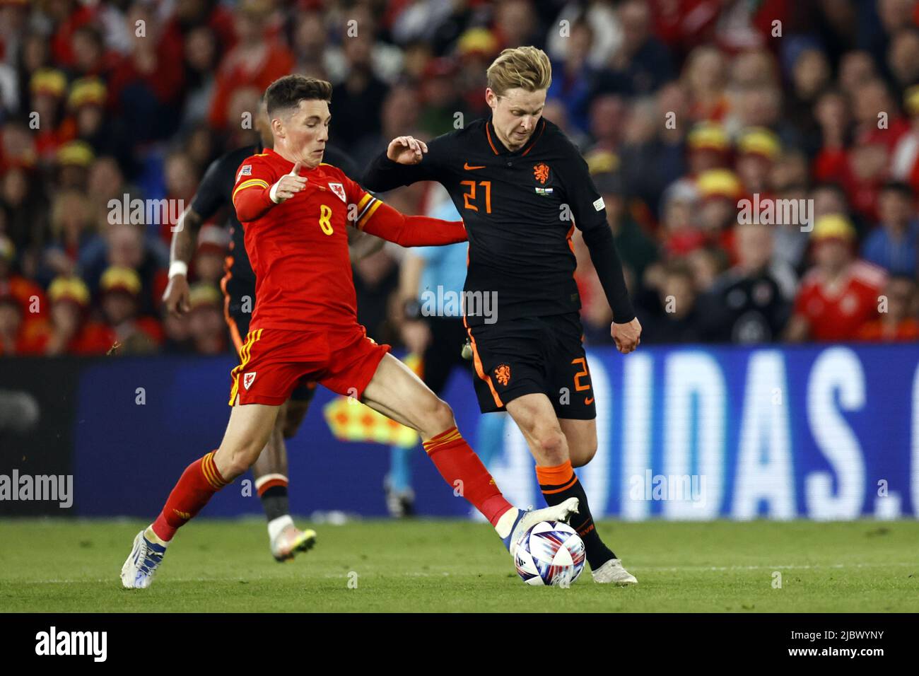 CARDIFF - (lr) Harry Wilson aus Wales, Frenkie de Jong aus Holland ...