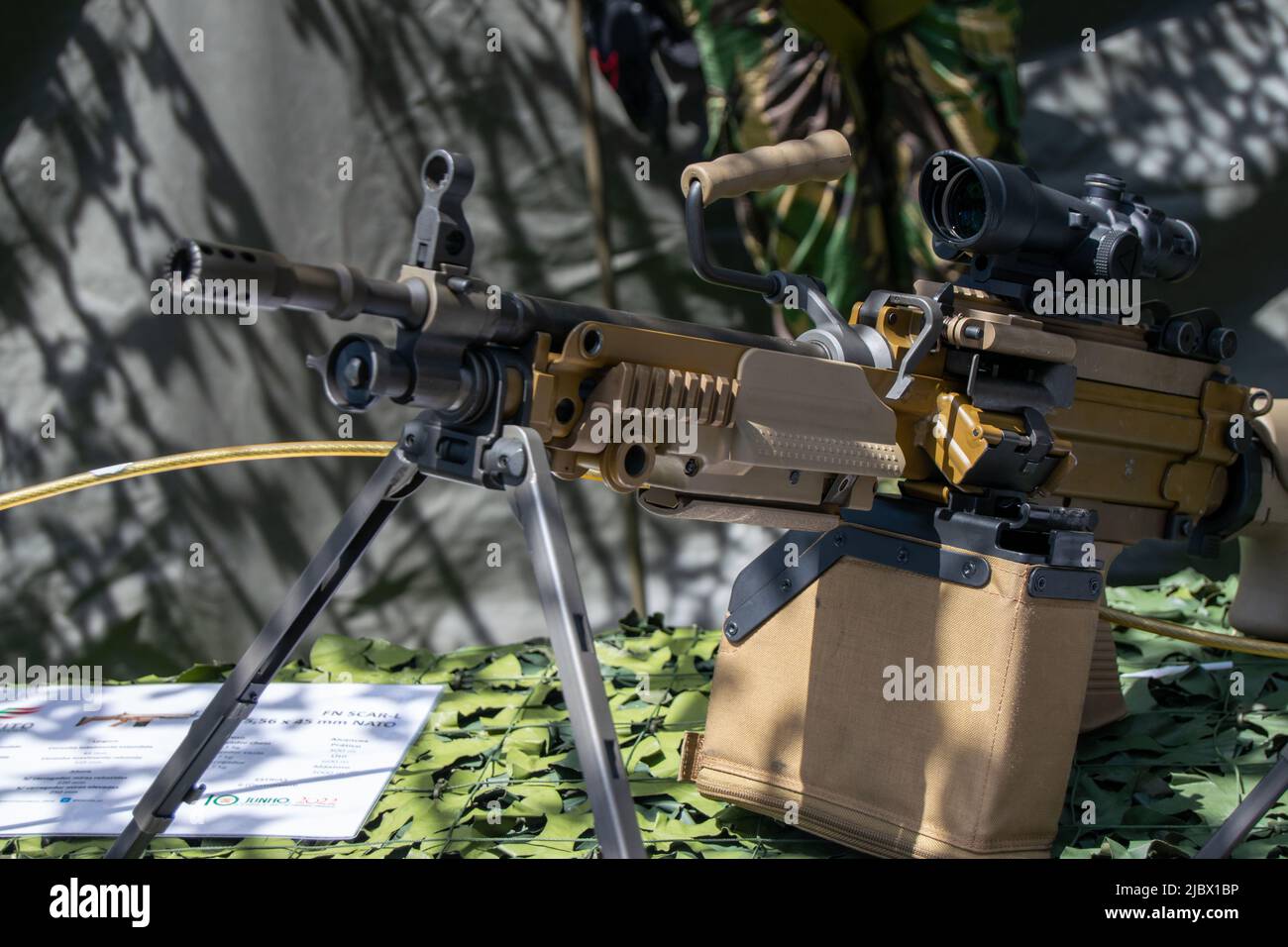 Mini maschinengewehr -Fotos und -Bildmaterial in hoher Auflösung – Alamy