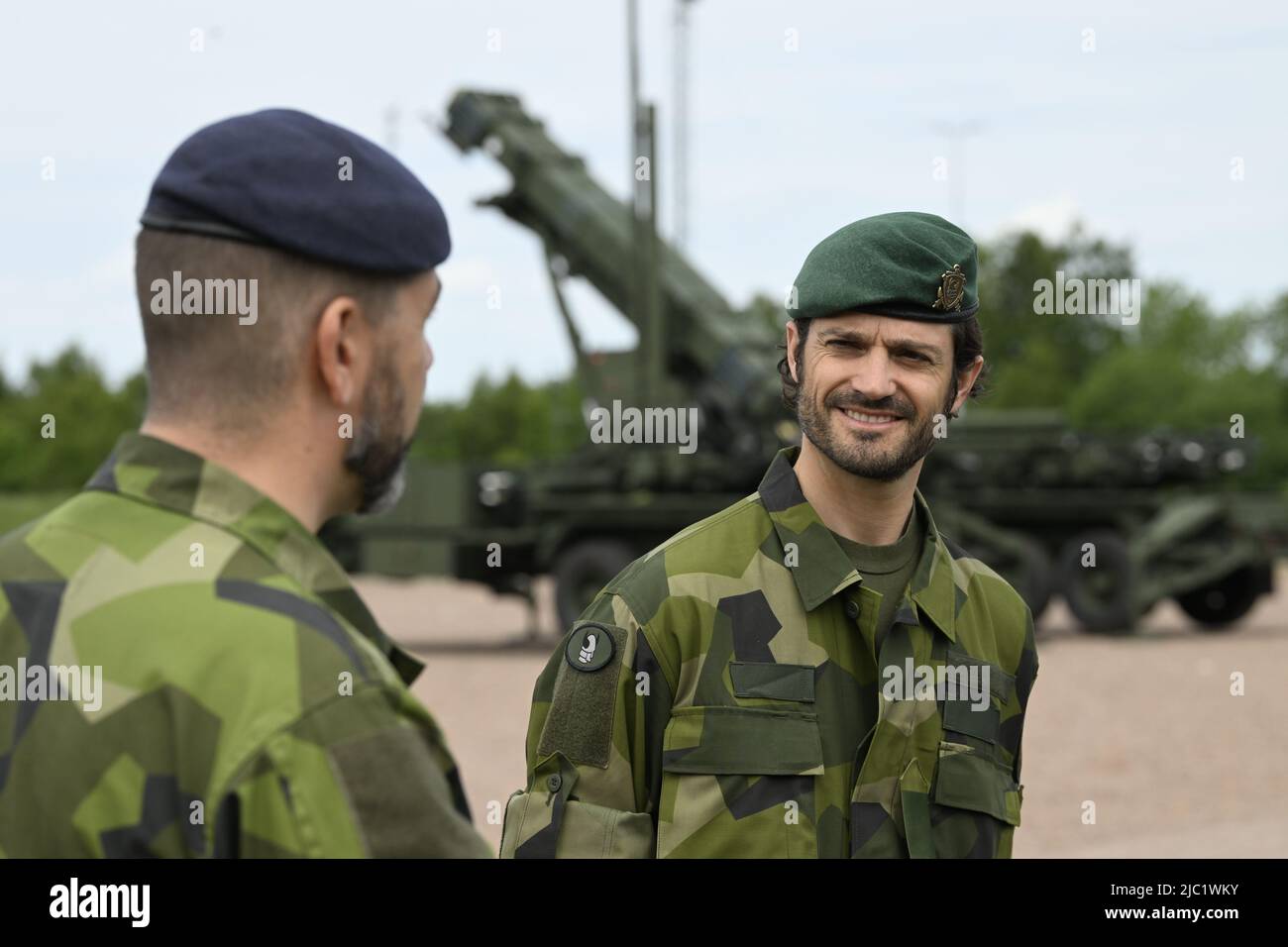 Prinz Carl Philip besucht am 09. Juni 2022 das ...