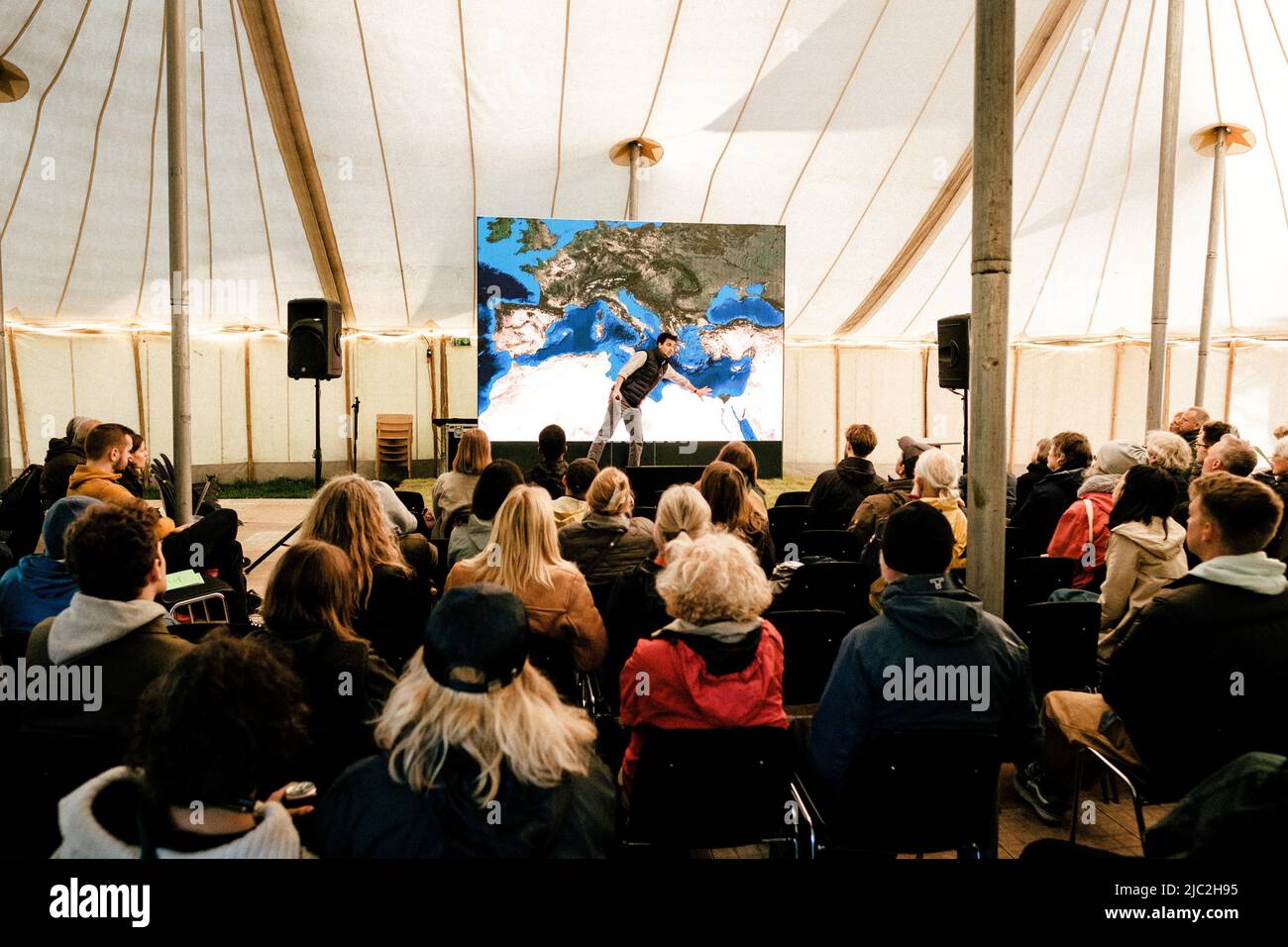 Lewis ryan dartnell -Fotos und -Bildmaterial in hoher Auflösung – Alamy