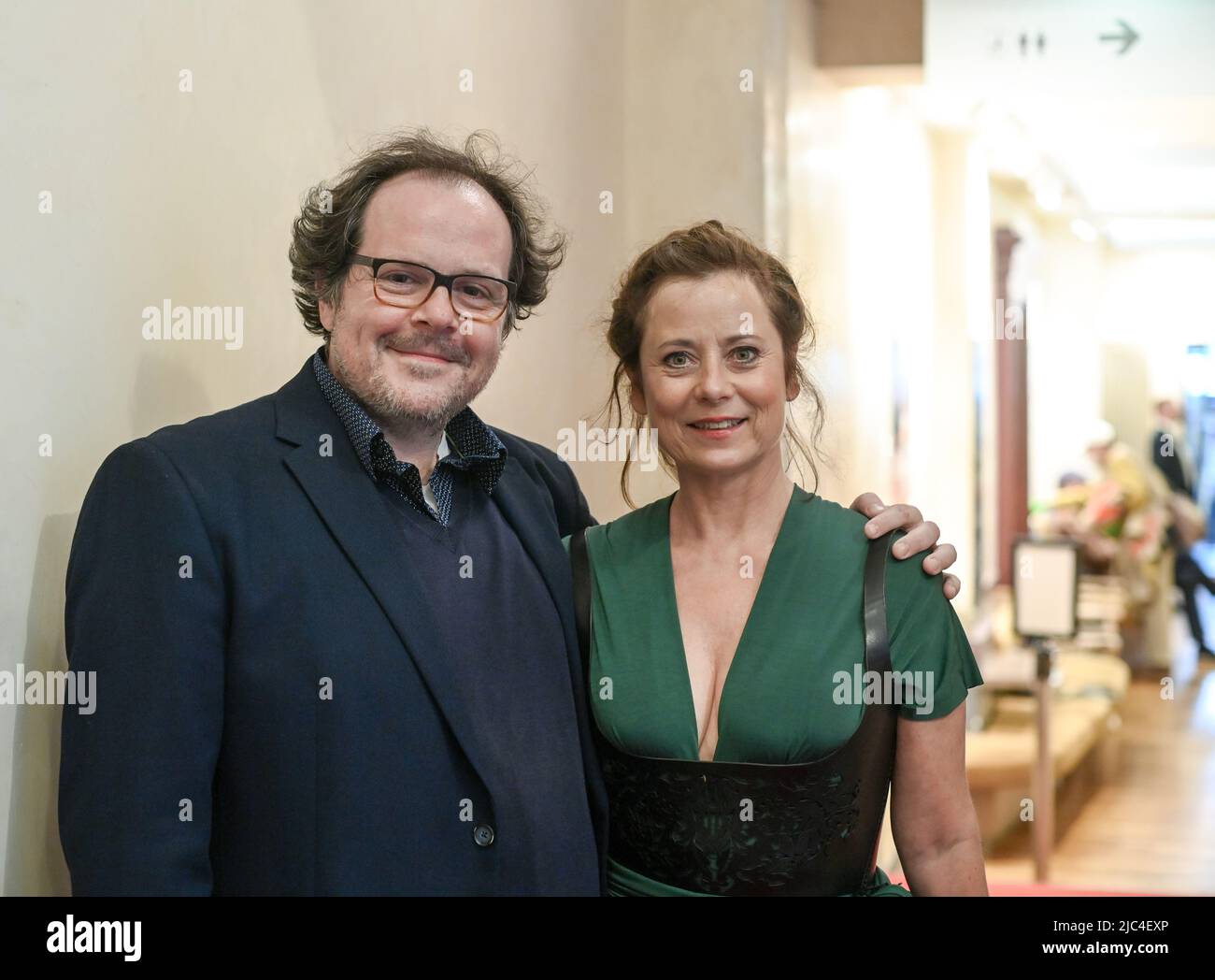 Berlin, Deutschland. 09.. Juni 2022. Die Schauspieler Thomas Mraz und Inka Friedrich kommen zur ...