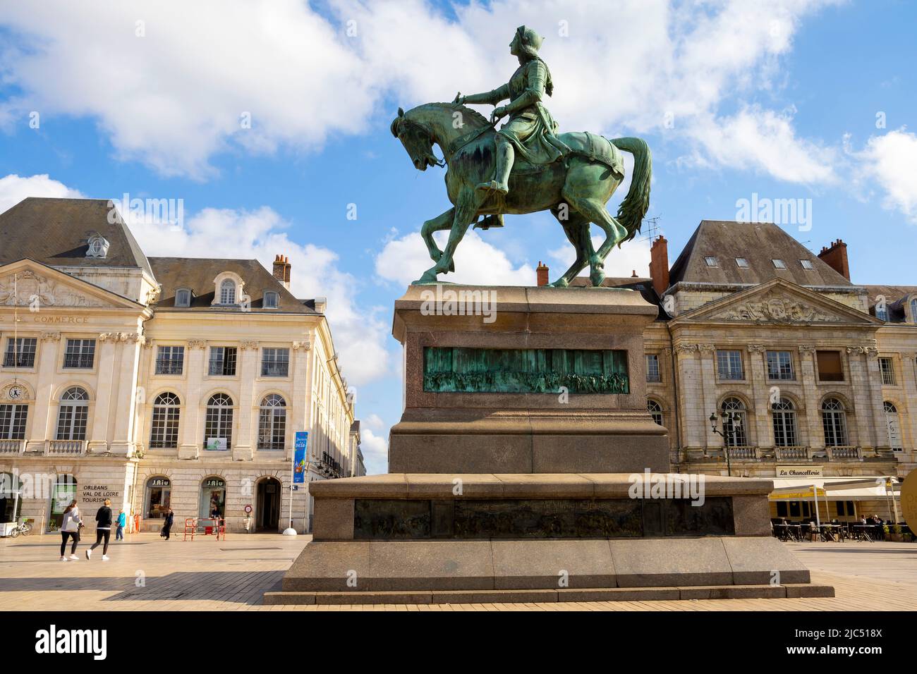 Die Reiterstatue von Jeanne d'Arc am Place du Martroi ist ein Bronzestatue, das 1855 von Denis ...