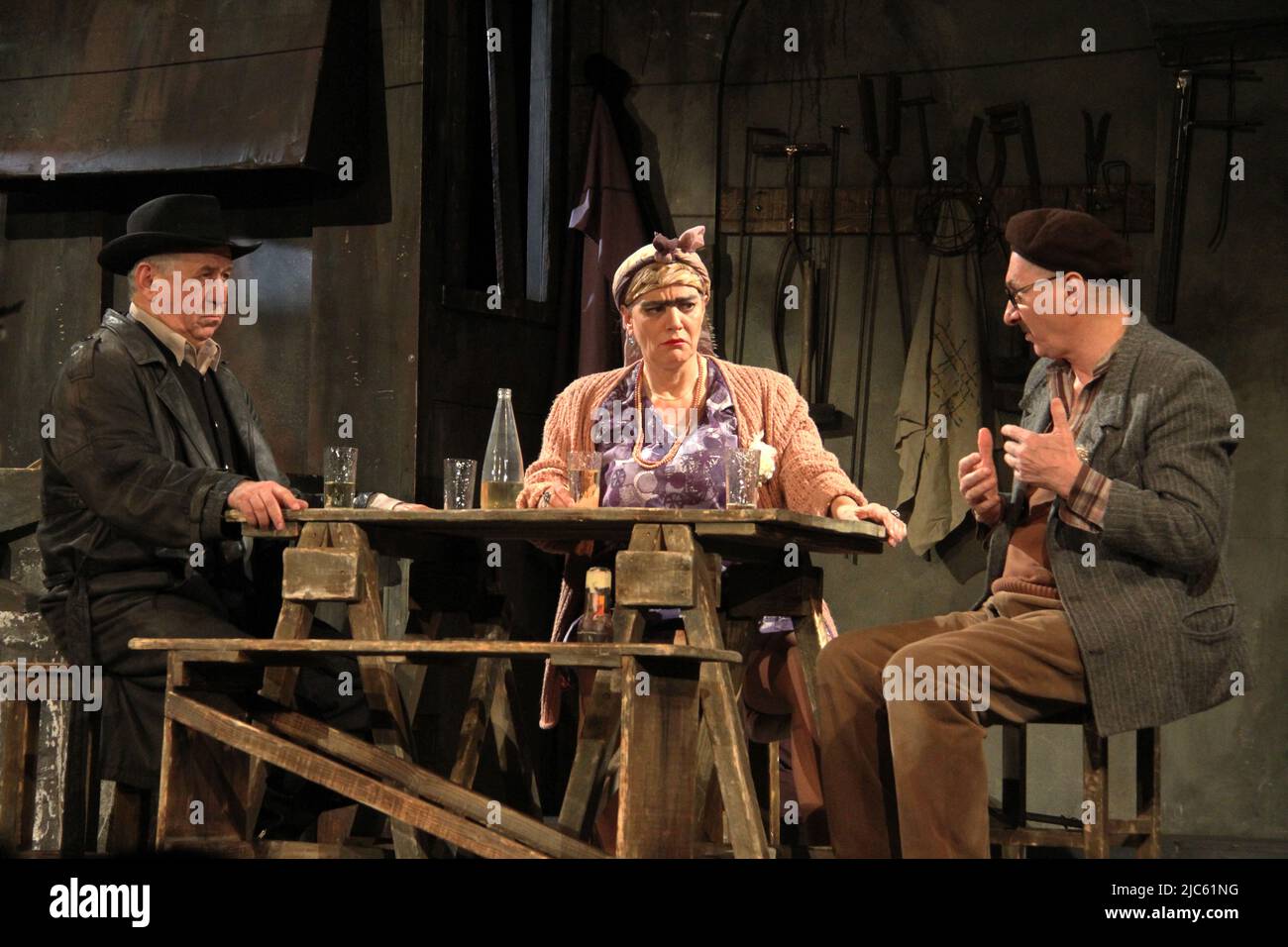Die rumänischen Schauspieler George Mihaita, Maia Morgenstern & Horatiu ...