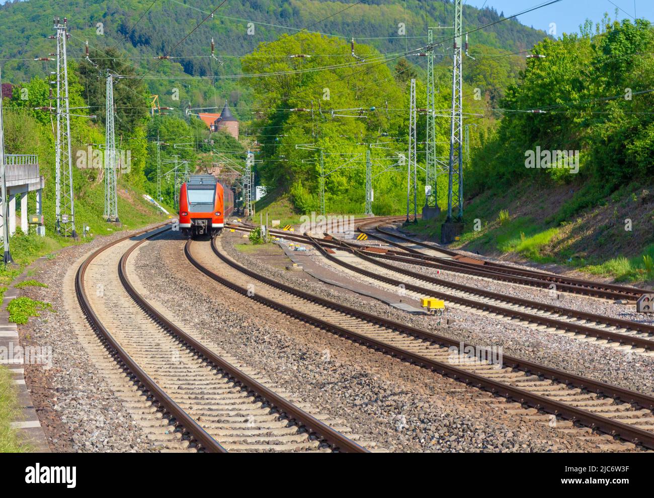 Bahngleise in deutschland mit zug -Fotos und -Bildmaterial in hoher ...