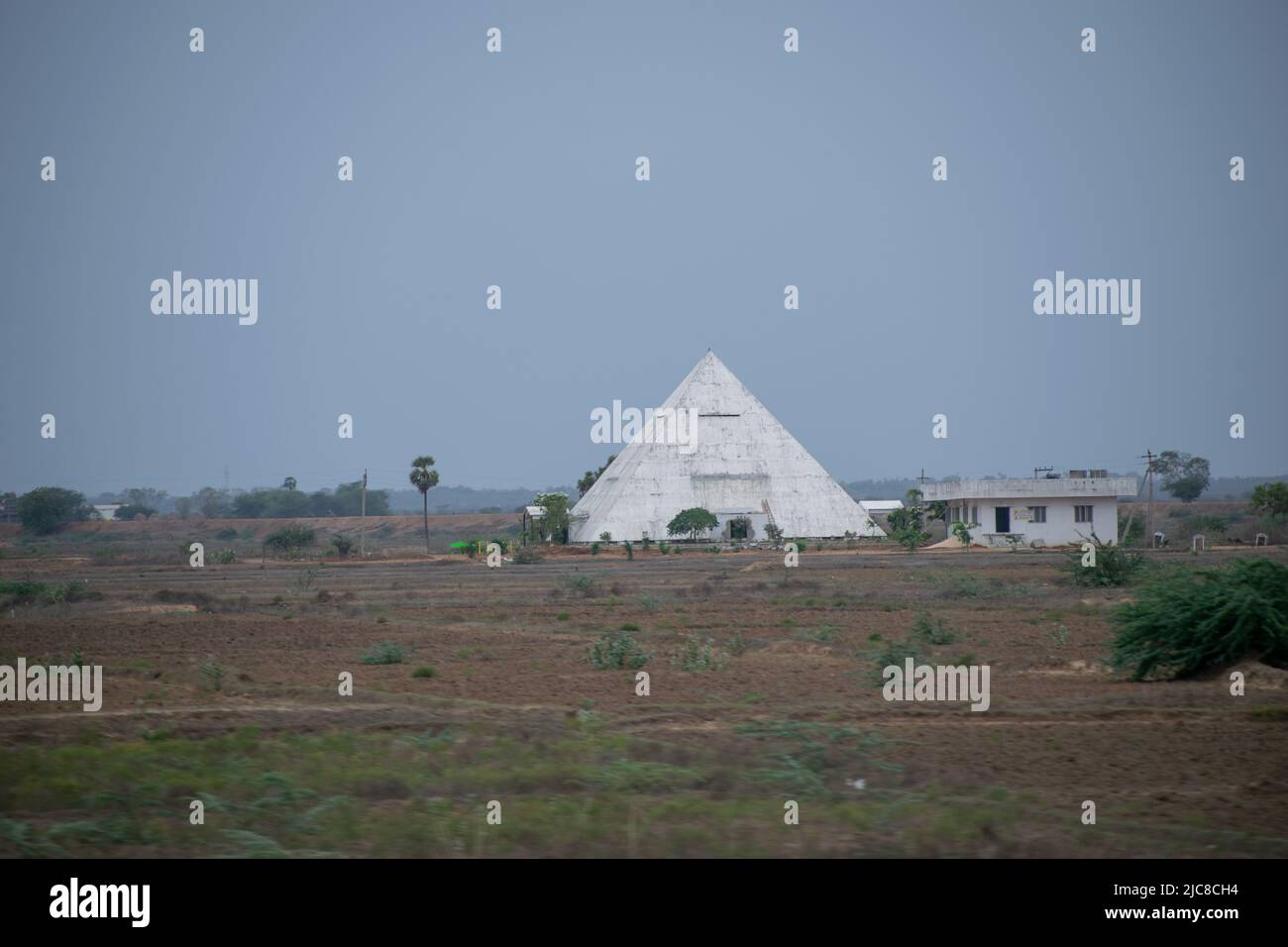 Ziegel pyramide -Fotos und -Bildmaterial in hoher Auflösung – Alamy