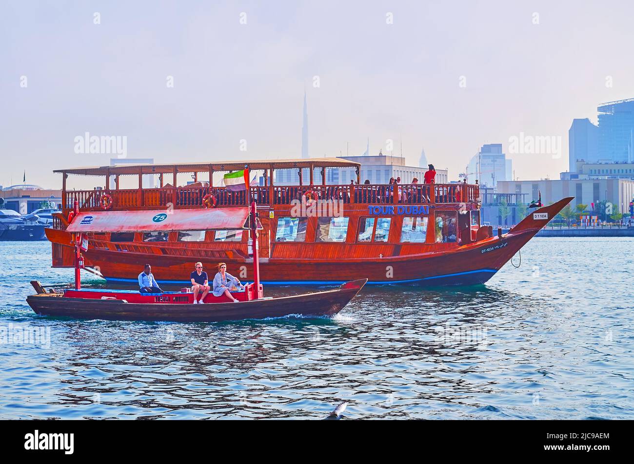 Burj khalifa und windturm -Fotos und -Bildmaterial in hoher Auflösung ...