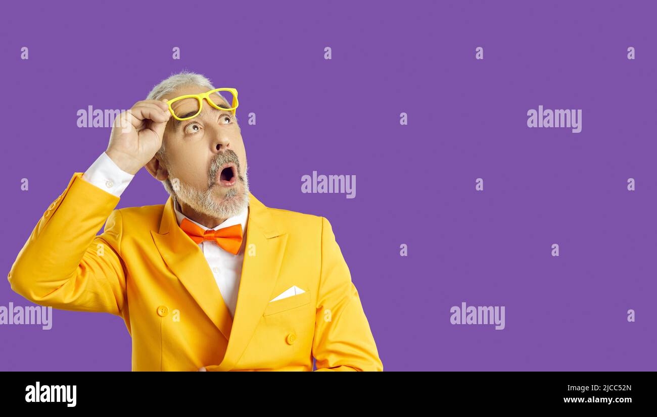 Erstaunt exzenter mann -Fotos und -Bildmaterial in hoher Auflösung – Alamy