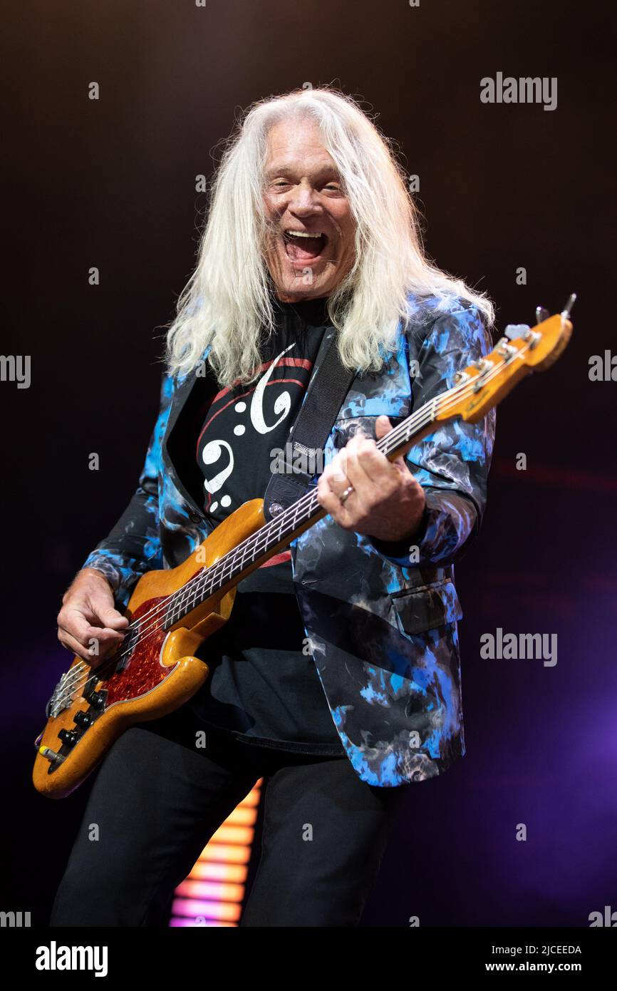 10. Juni 2022, Indianapolis, Indiana, USA: Bruce Hall of REO Speedwagon ...