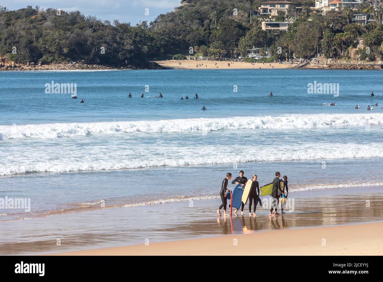 Teenager am strand -Fotos und -Bildmaterial in hoher Auflösung – Alamy