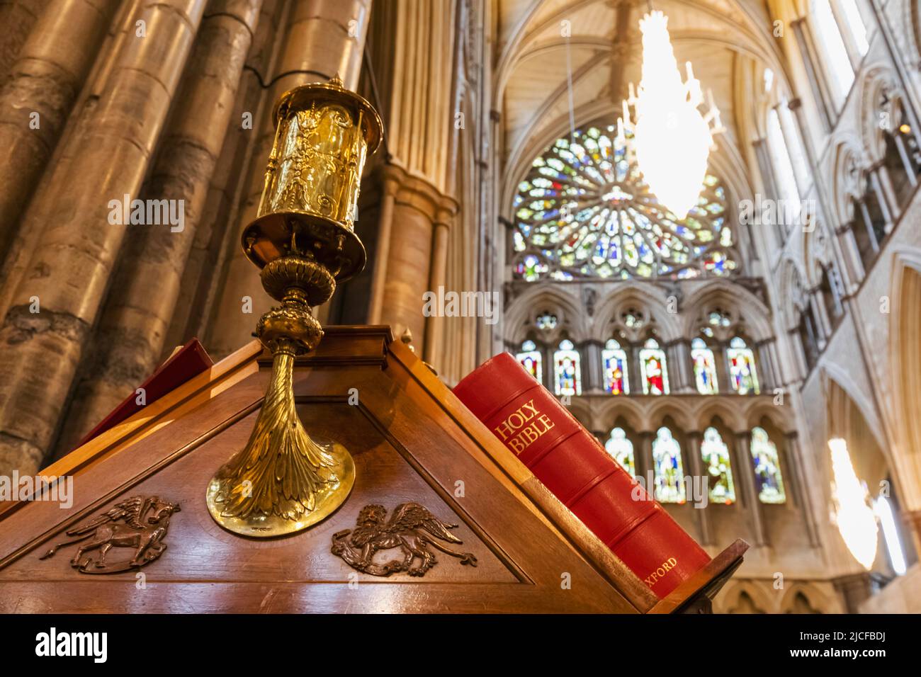 England, London, Westminster Abbey, Bibeldetails und Innenansicht Stockfotografie - Alamy