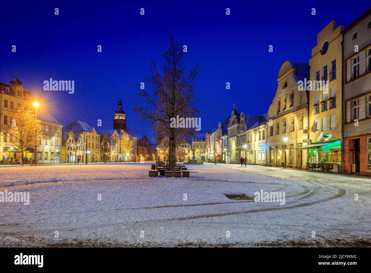 Winterstimmung auf dem altmarkt cottbus -Fotos und -Bildmaterial in ...