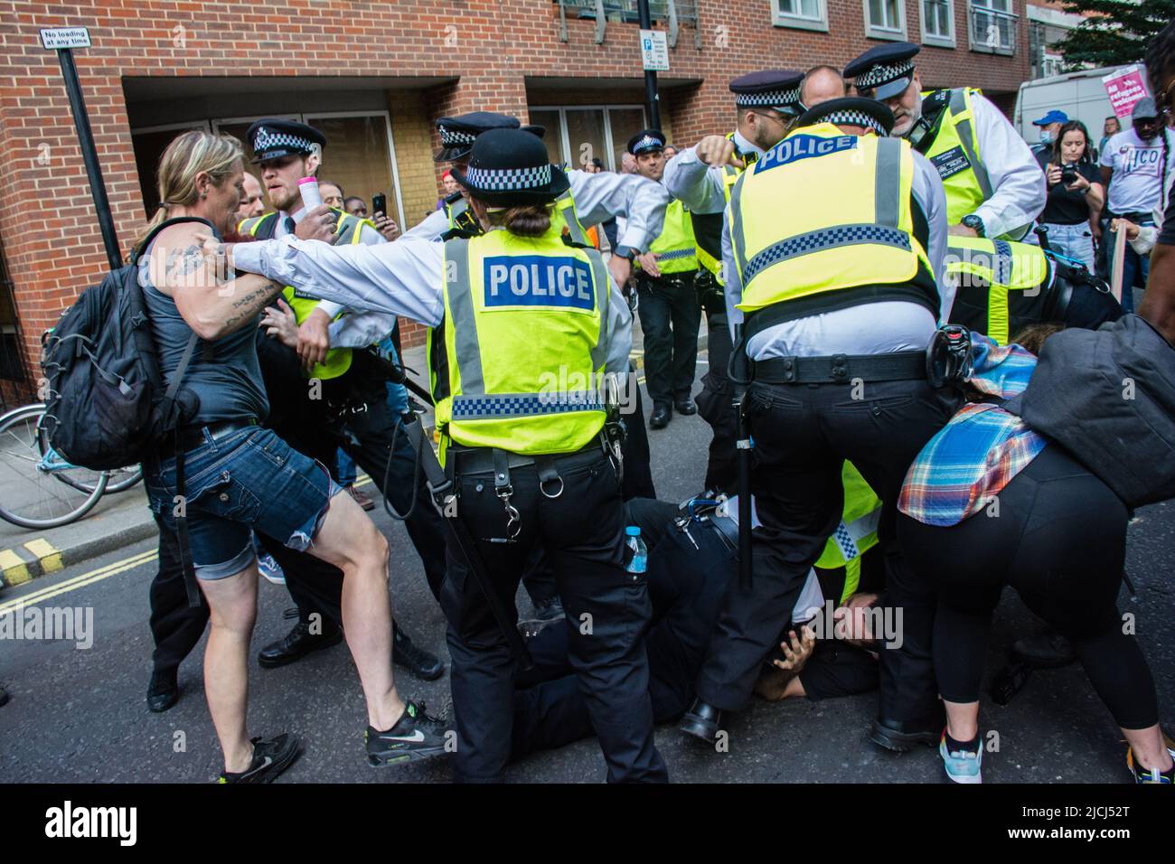 Fat policeman -Fotos und -Bildmaterial in hoher Auflösung – Alamy