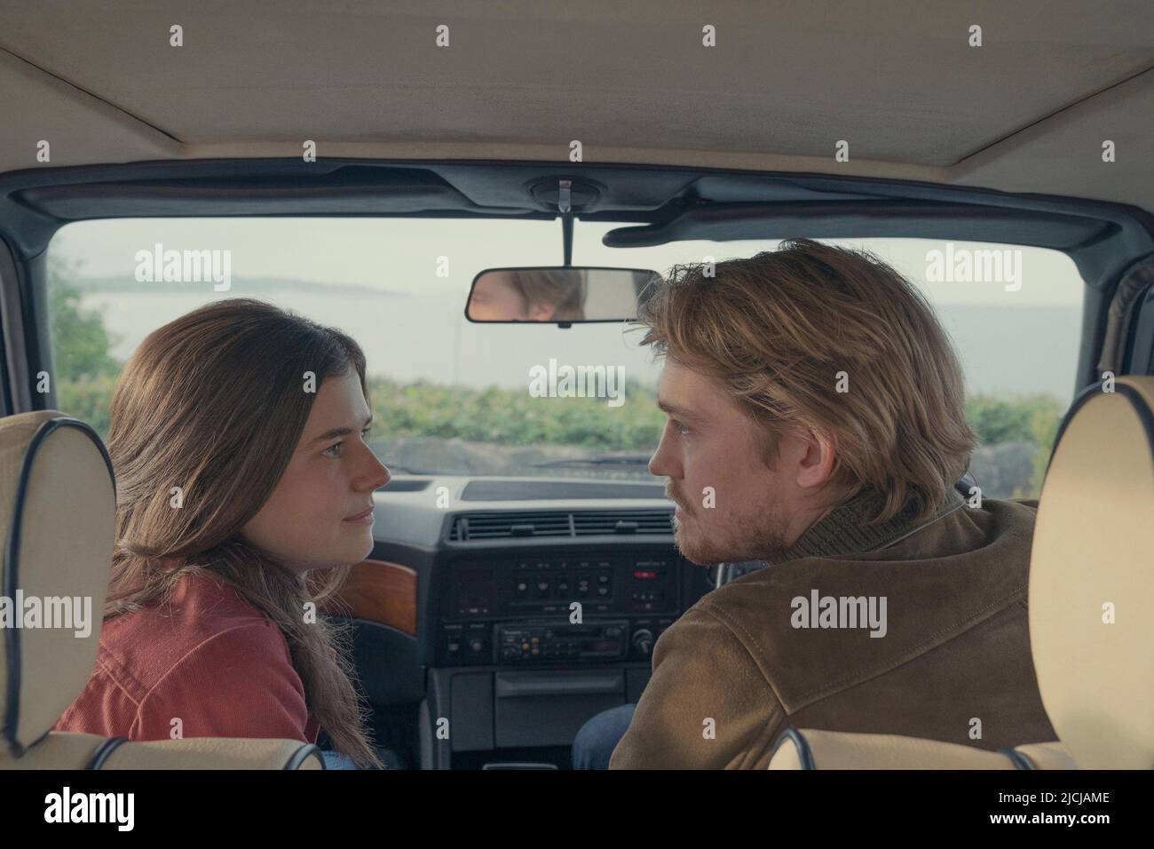 GESPRÄCHE MIT FREUNDEN, von links: Alison Oliver, Joe Alwyn, (Staffel I ...