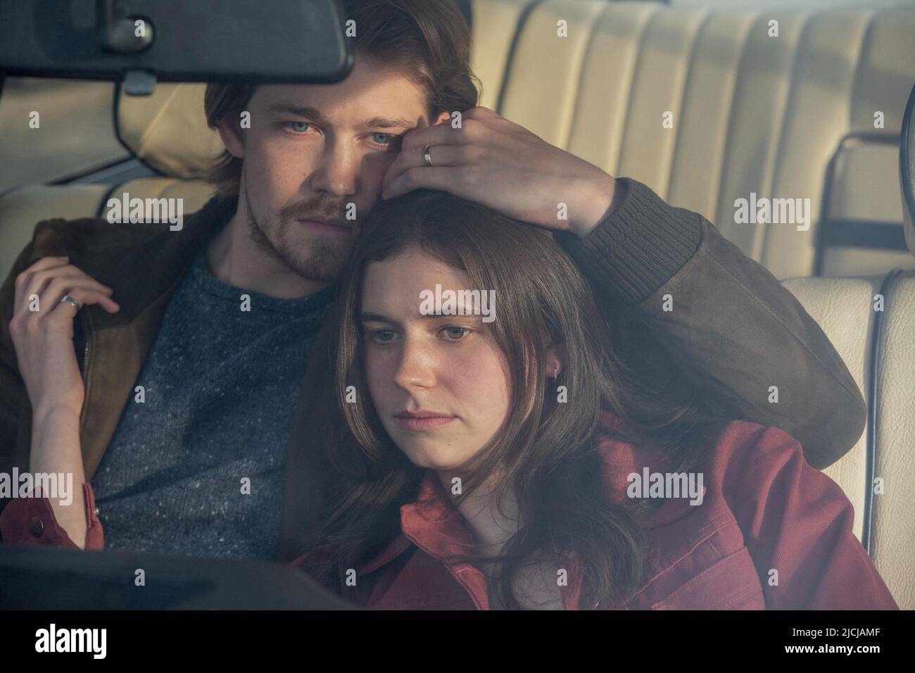 GESPRÄCHE MIT FREUNDEN, von links: Joe Alwyn, Alison Oliver, (Staffel I ...