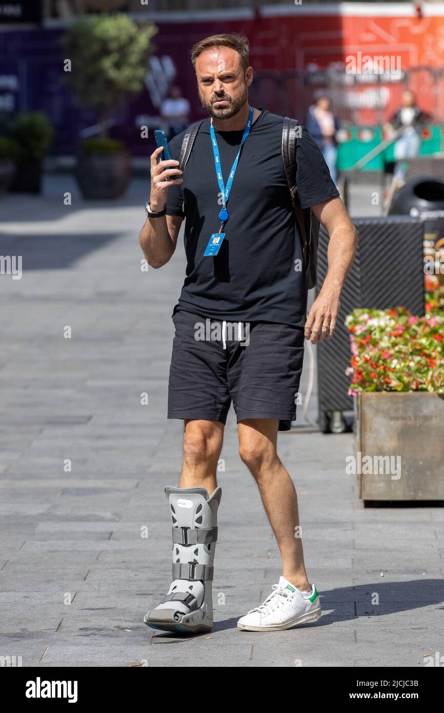 Prominente, die nach ihren Shows im Global Radio auf dem Leicester ...