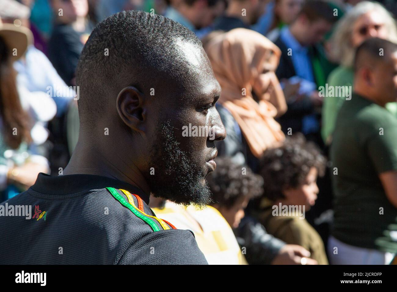 Der britische Rapper Stormzy bei einem Glaubensdienst am Fuße des ...