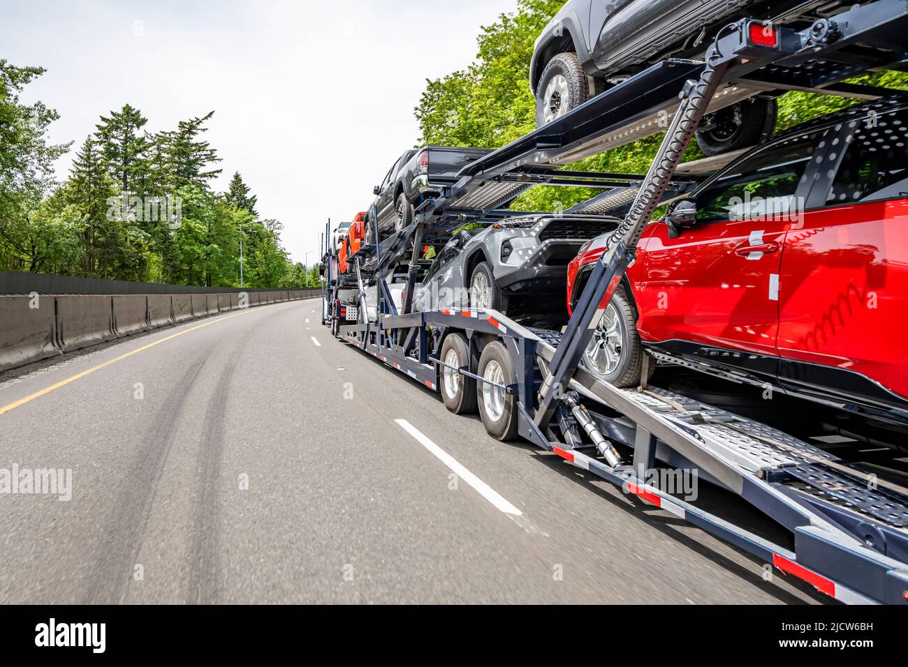 Sattelschlepper lkw pkw fahrzeuge -Fotos und -Bildmaterial in hoher ...