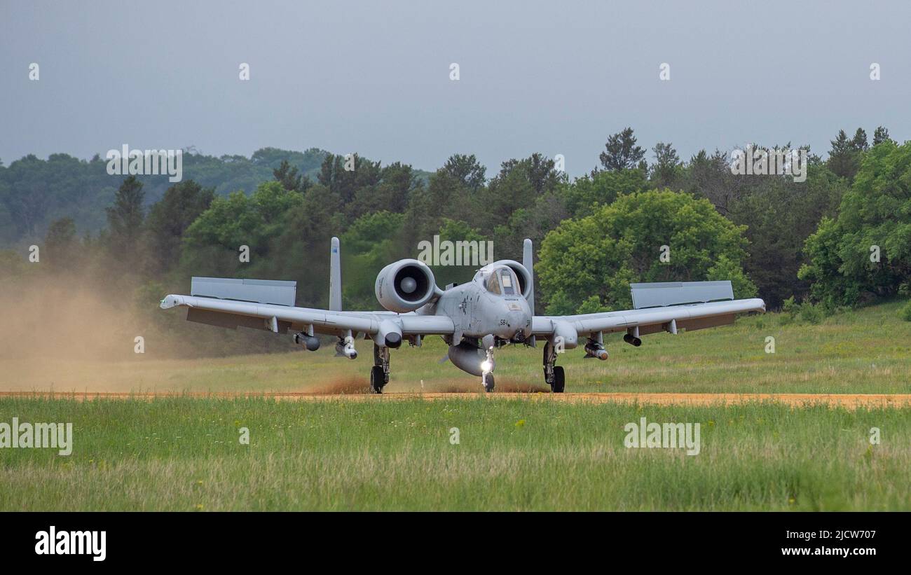 Ein A-10 Thunderbolt II vom 124. Fighter Wing, Boise, Idaho, landet in ...
