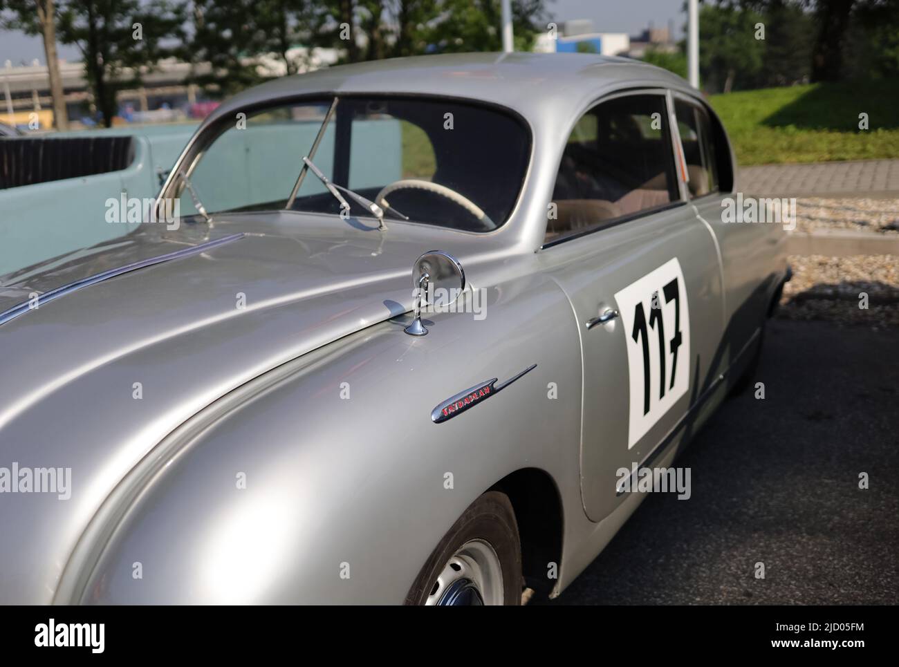 Silber tatra 600 oder tatraplan -Fotos und -Bildmaterial in hoher ...