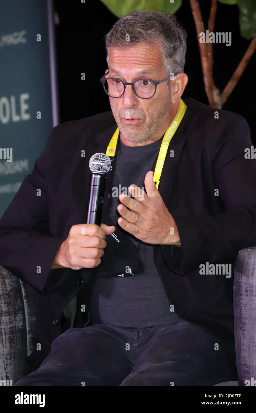 Der weltbekannte Designer KENNETH COLE ist Keynote Speaker bei der ...