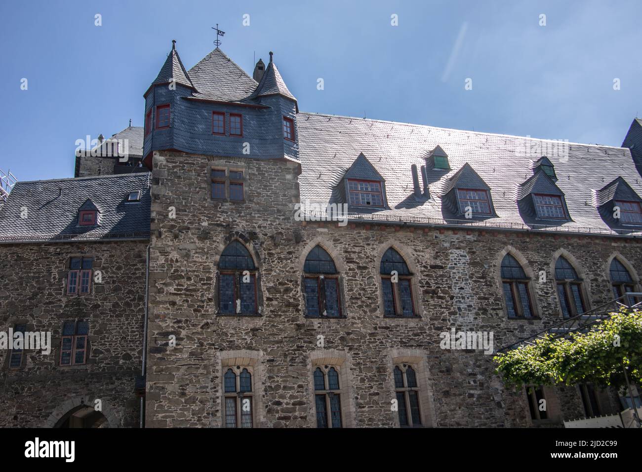 Altes historisches Hügelschloss in Solingen Stockfotografie - Alamy