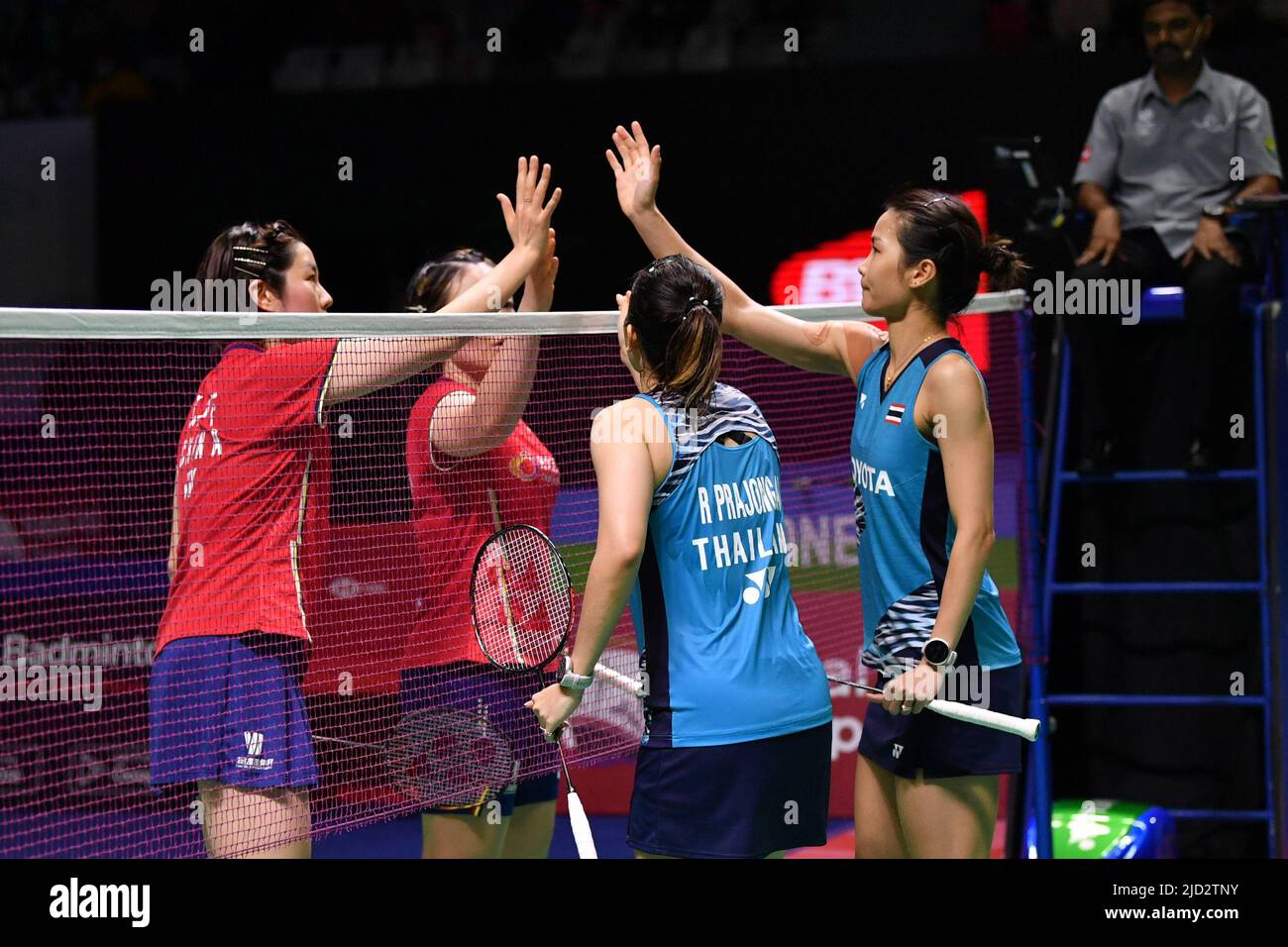 Jakarta, Indonesien. 17.. Juni 2022. Chinas Chen Qingchen (hinten L ...