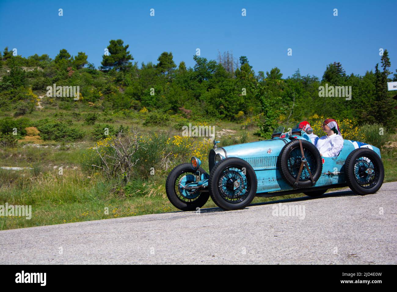 URBINO, ITALIEN - 16. - 2022. JUN: BUGATTA T35 1925 auf einem alten ...