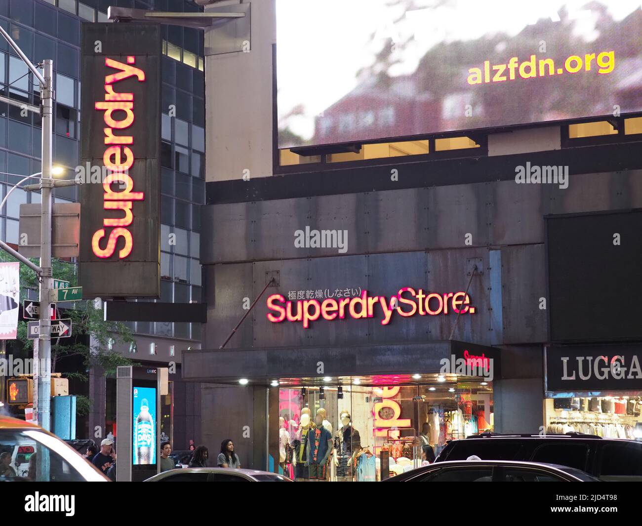 Superdry flagship store -Fotos und -Bildmaterial in hoher Auflösung – Alamy