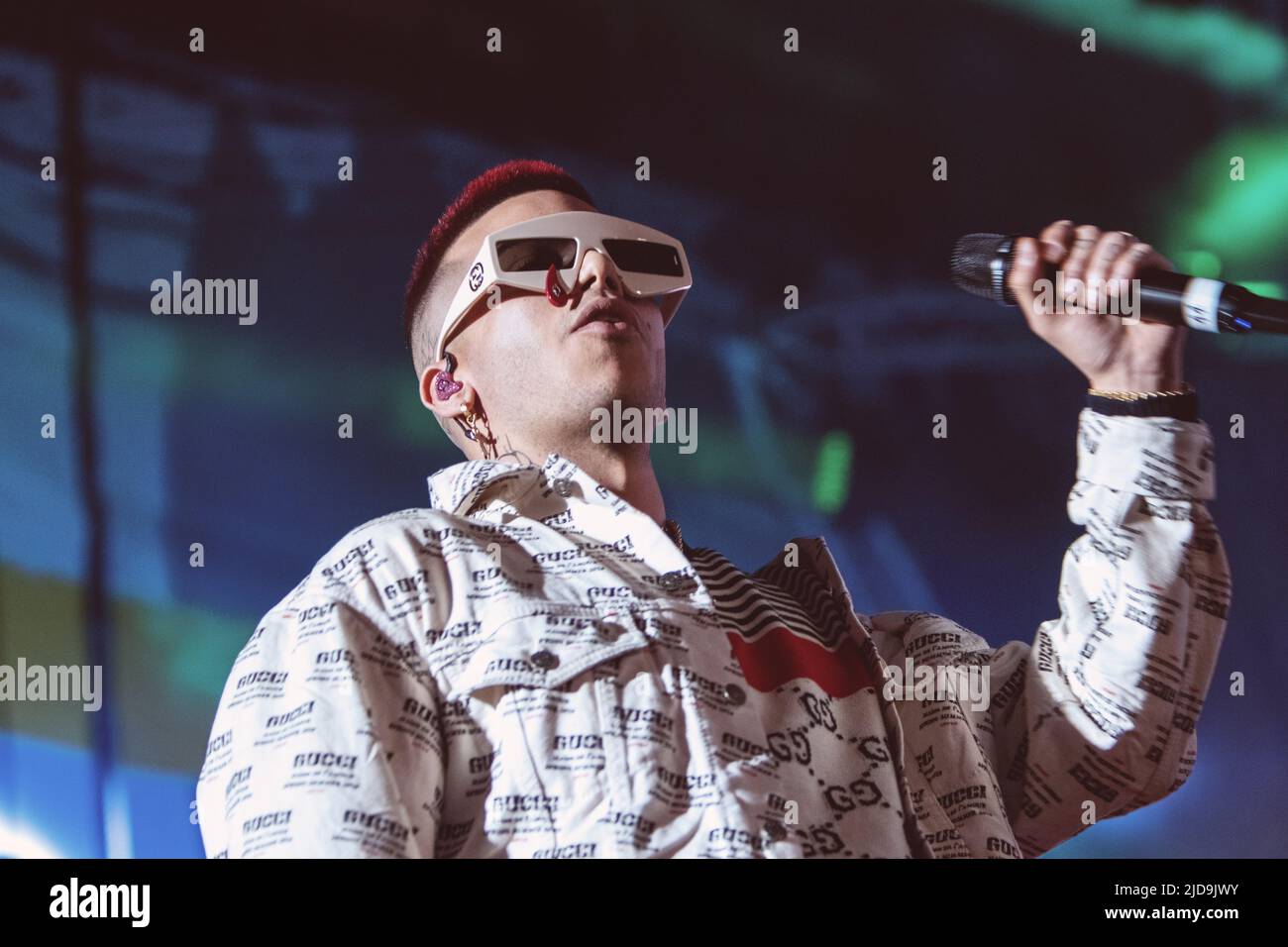 Sfera ebbasta foto -Fotos und -Bildmaterial in hoher Auflösung – Alamy