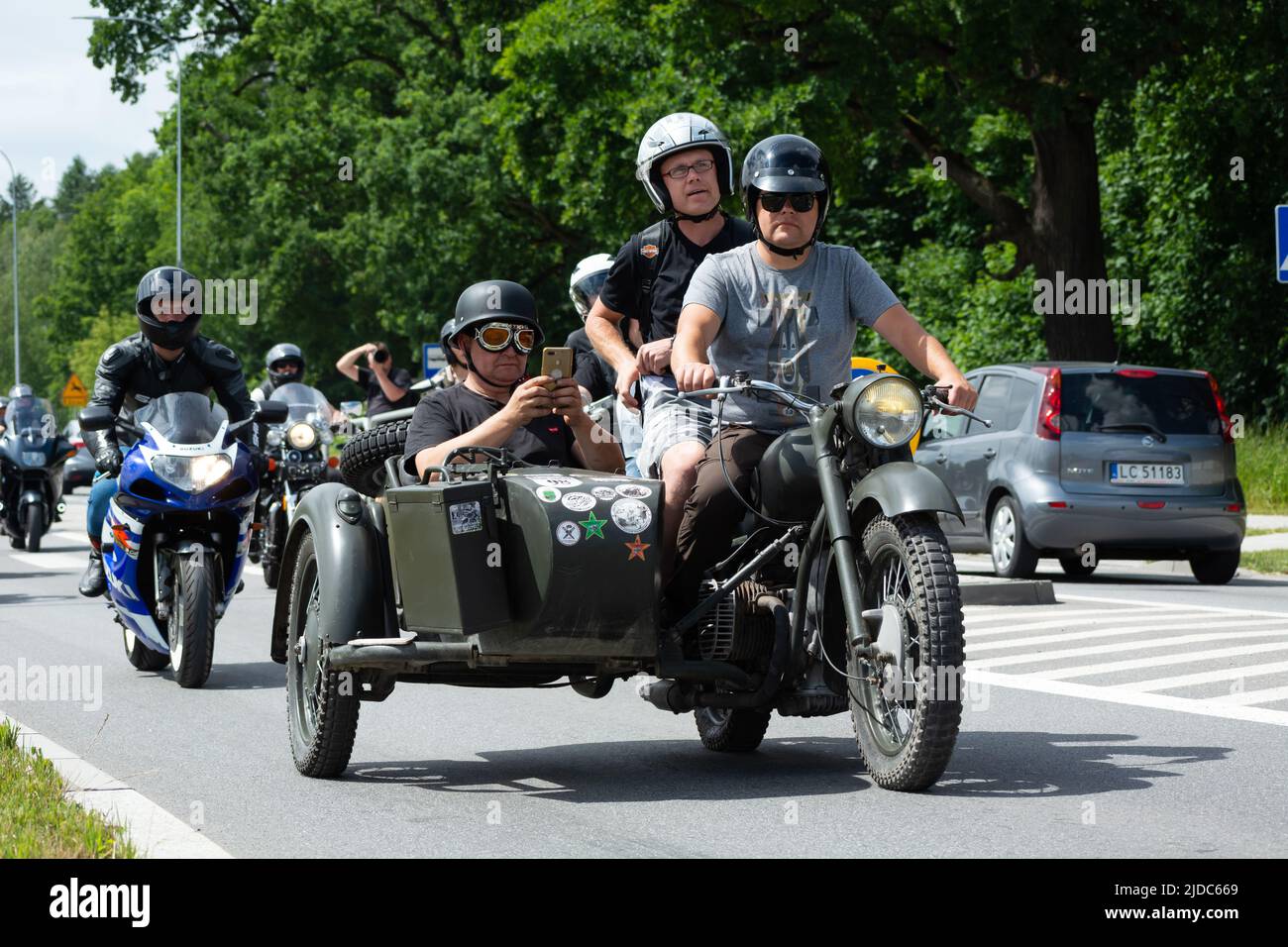 Motorrad mit anhänger -Fotos und -Bildmaterial in hoher Auflösung – Alamy