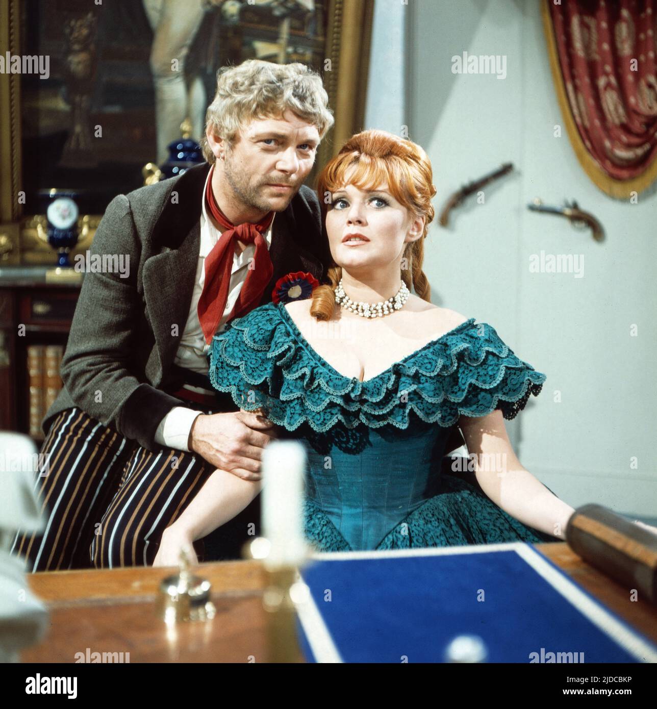 Musikalische komodie -Fotos und -Bildmaterial in hoher Auflösung – Alamy