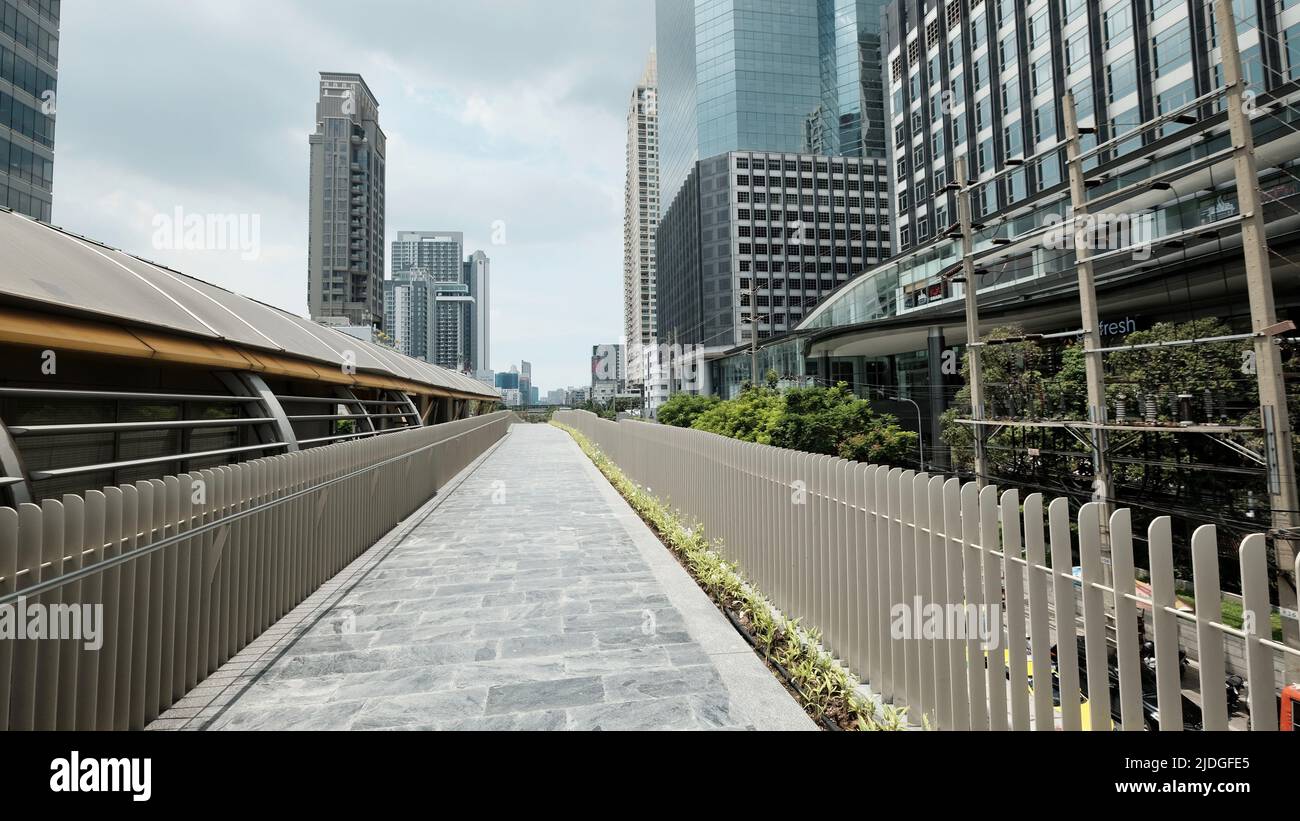Chong nonsi canal park skywalk -Fotos und -Bildmaterial in hoher ...