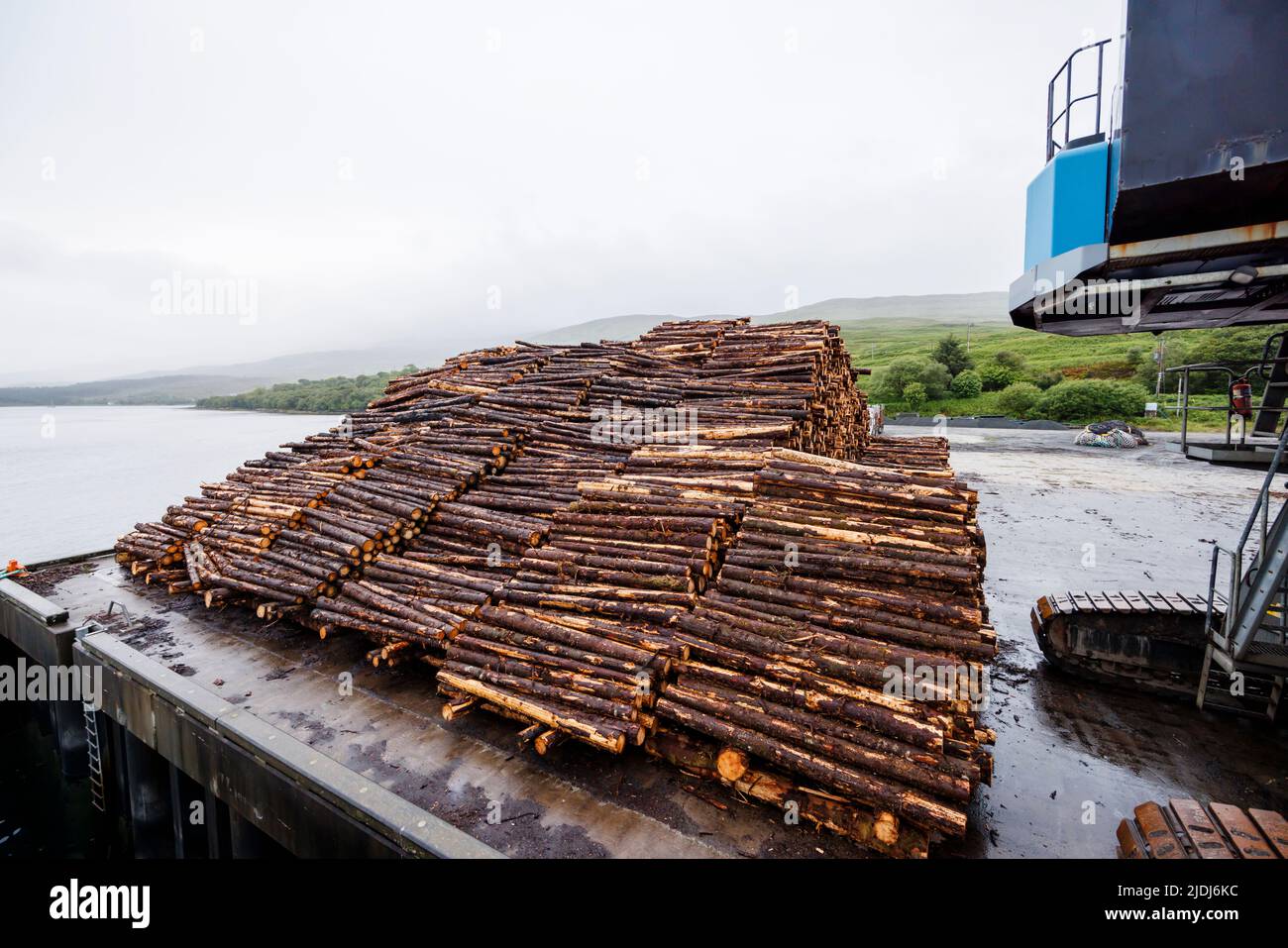 Ein großer, blauer Mantsinen 100 RHC hydraulischer mechanischer Greifer ...